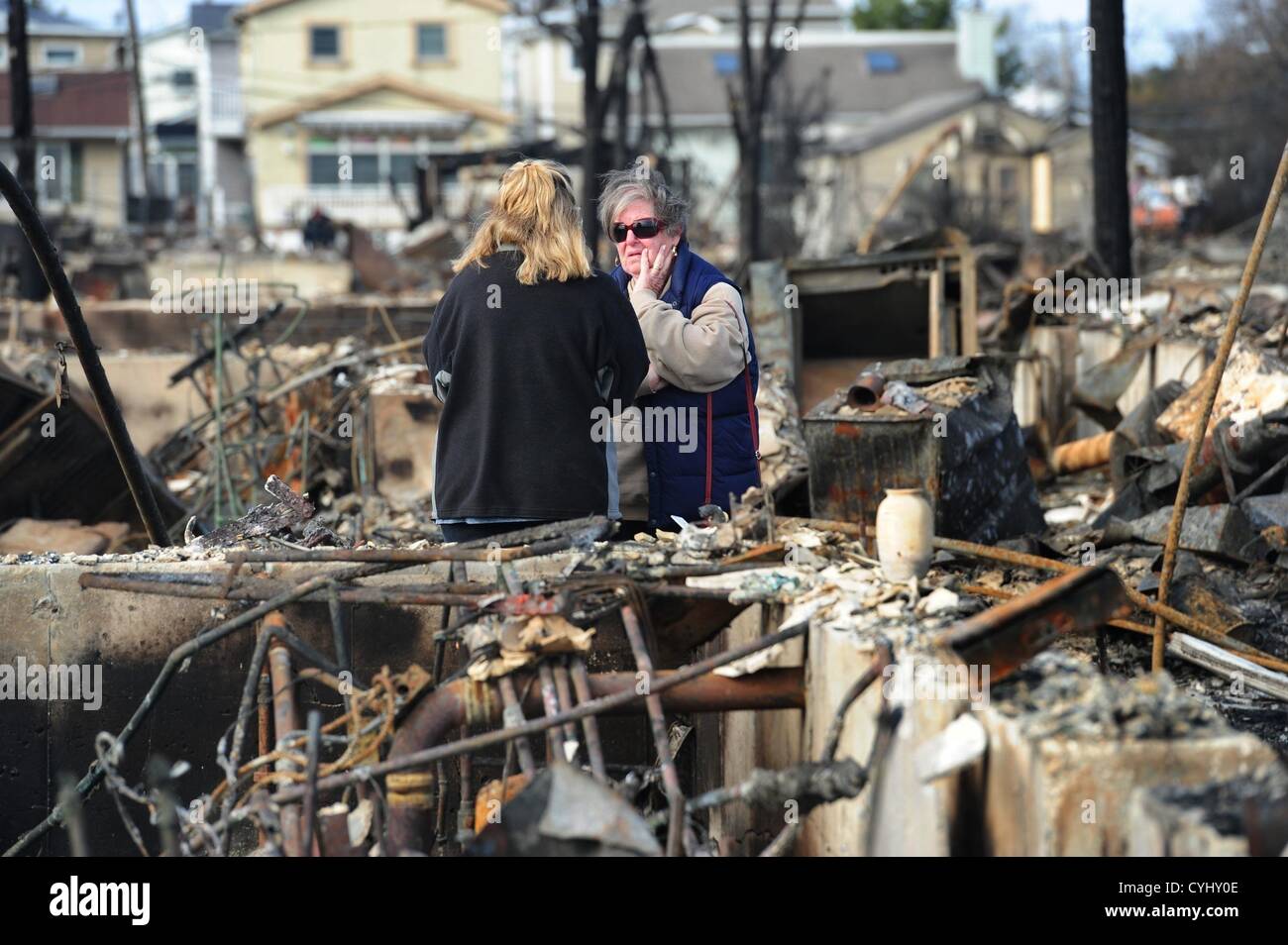 Nov. 5, 2012 - Queens, New York, U.S. - Maureen Early speaks with a ...