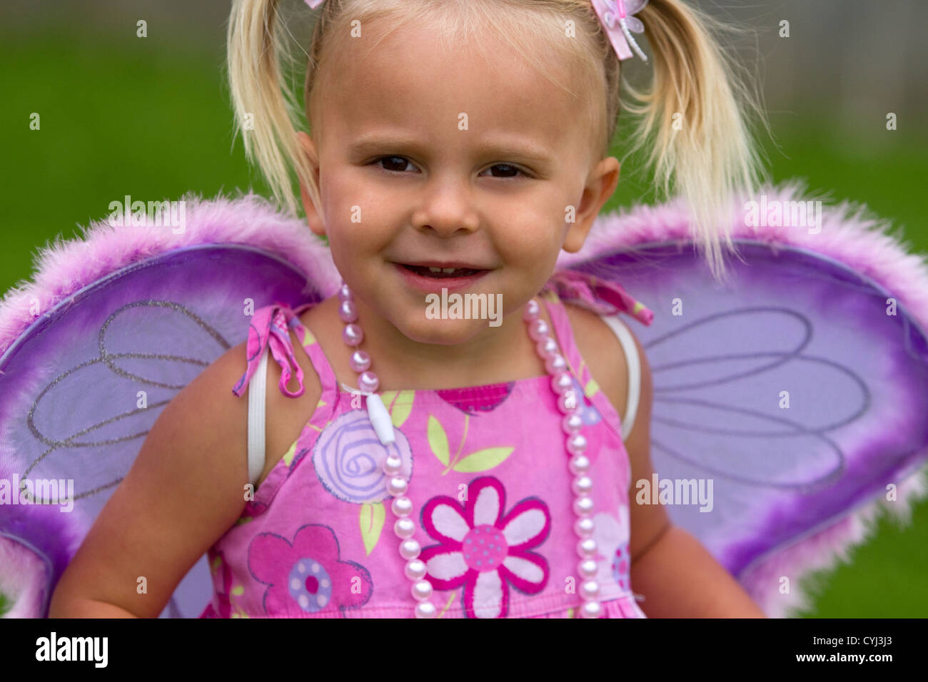 Smiling angel hi-res stock photography and images - Alamy