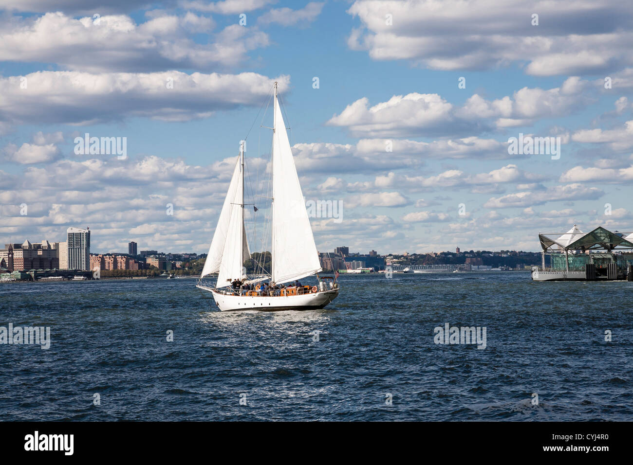 Sailing into new york hi-res stock photography and images - Alamy