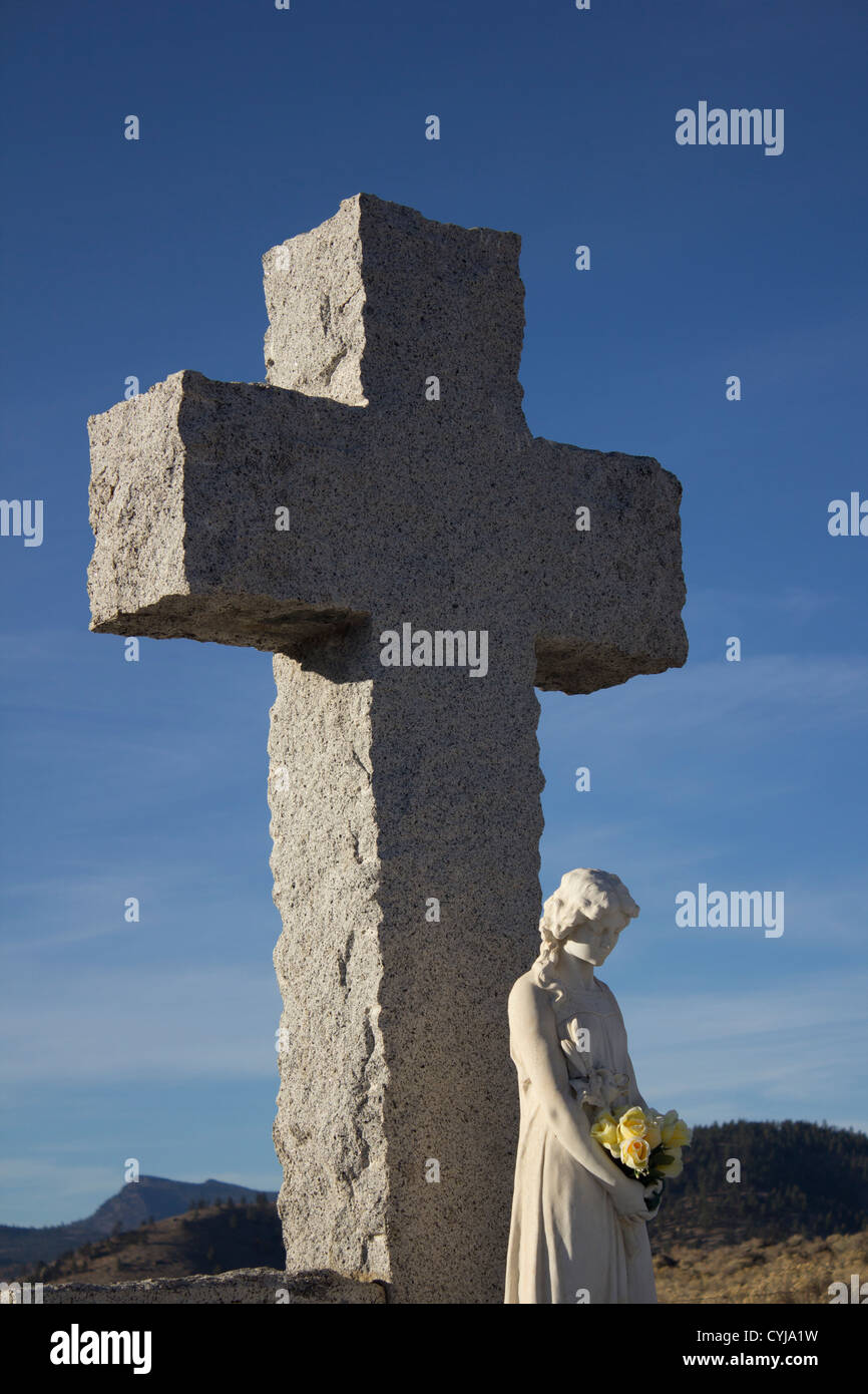 An old cemetery gravestone in loyalton california Stock Photo - Alamy