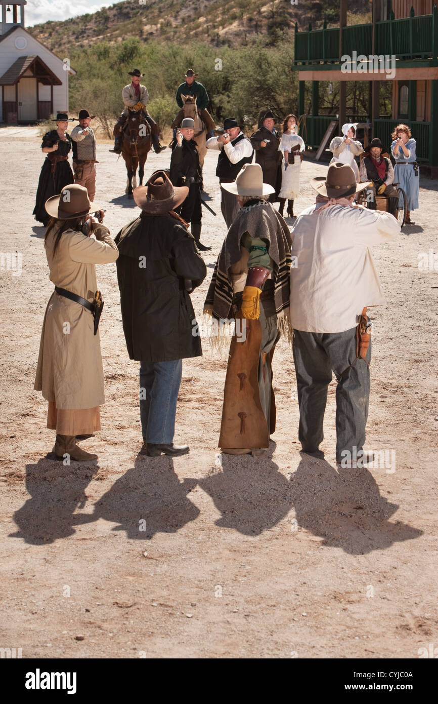 Gunfight scene hi-res stock photography and images - Alamy
