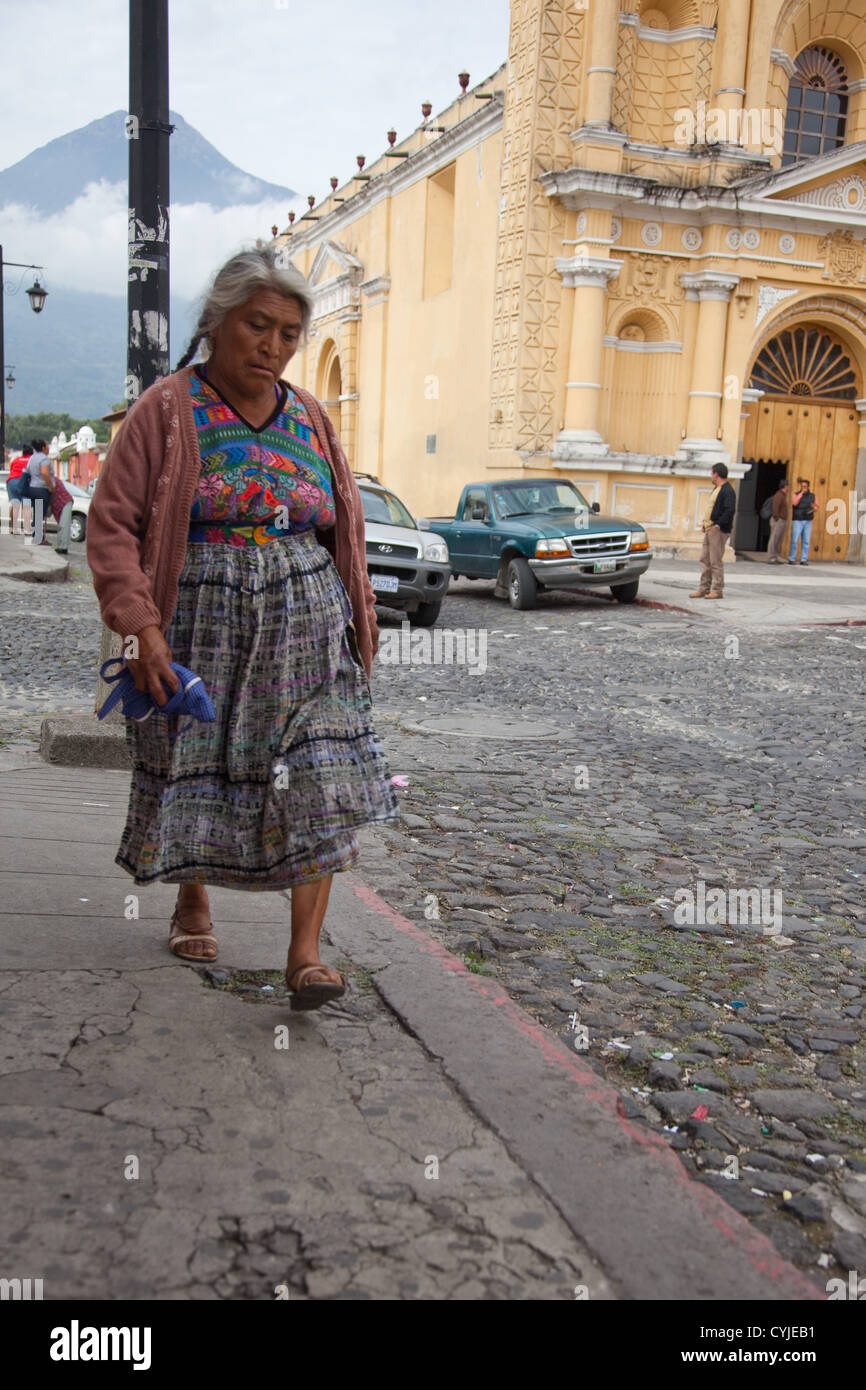Mayan clothing hi-res stock photography and images - Alamy