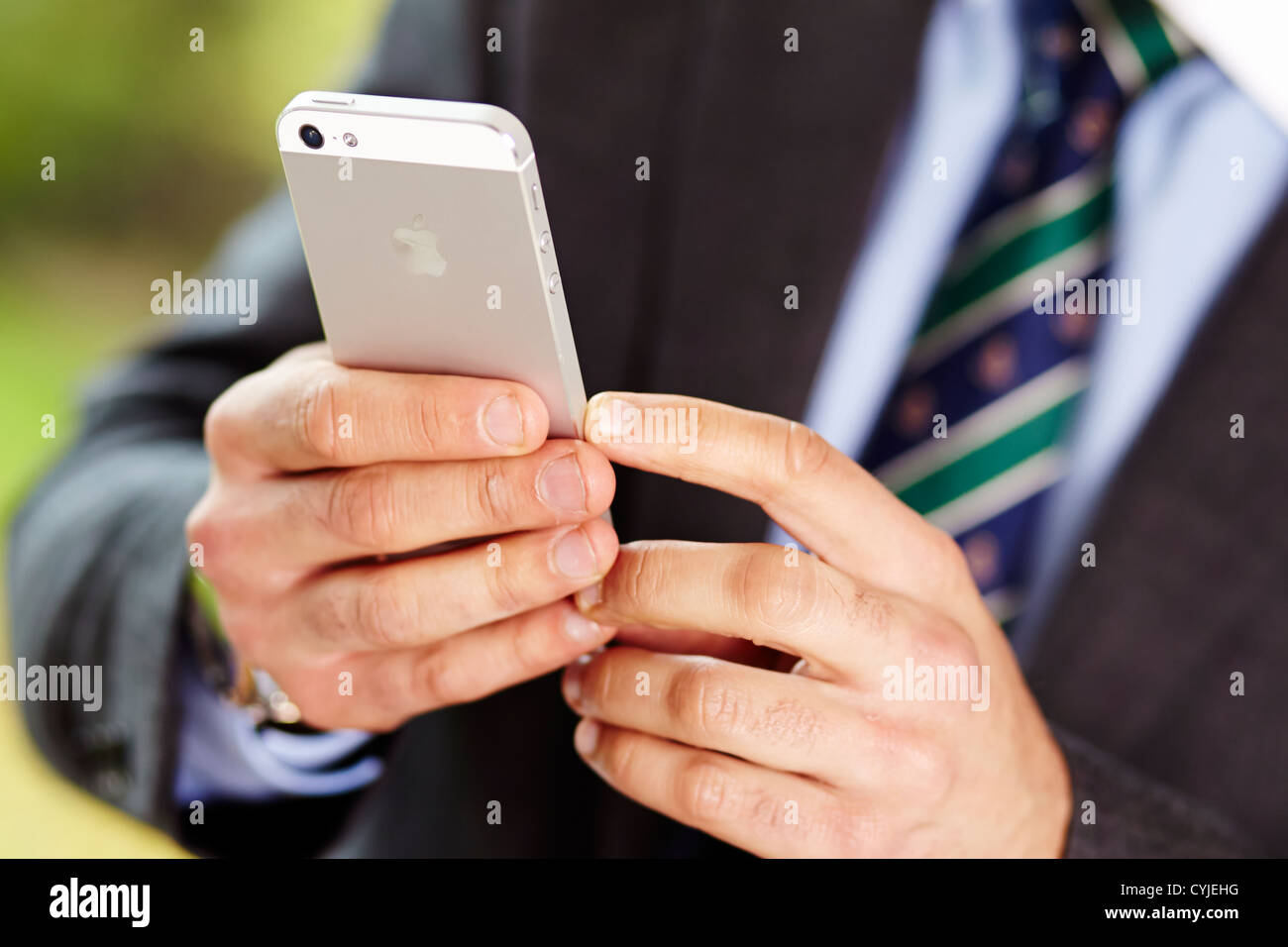 Man using iPhone 5 Stock Photo - Alamy
