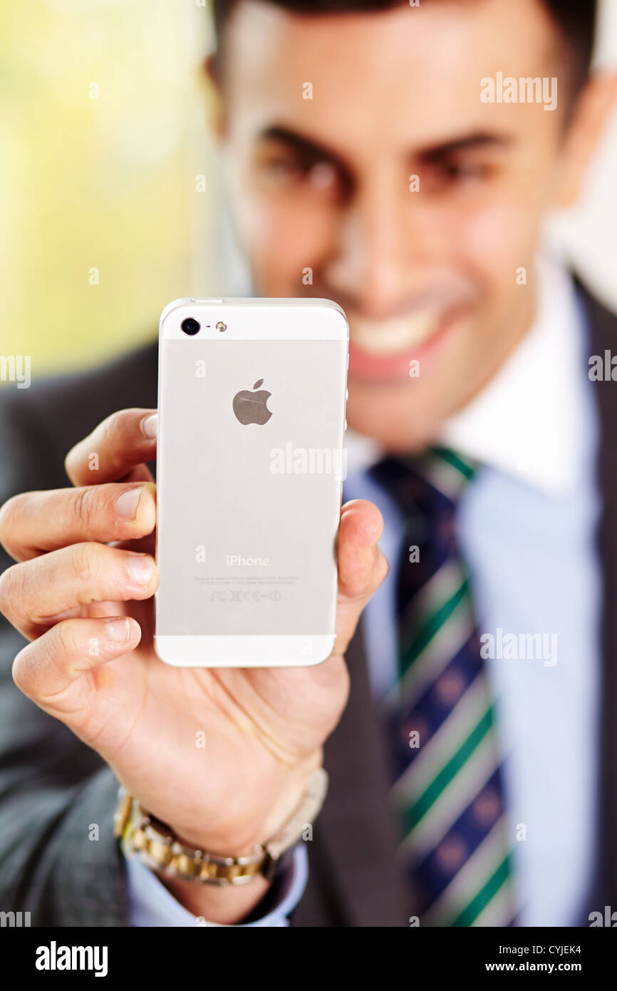 Man holding iPhone 5 Stock Photo - Alamy