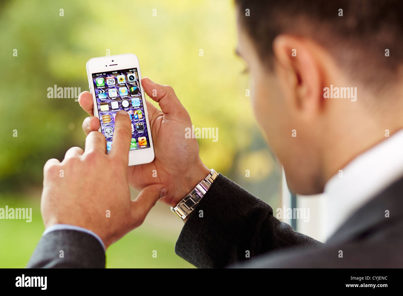 Man using iPhone 5 Stock Photo - Alamy