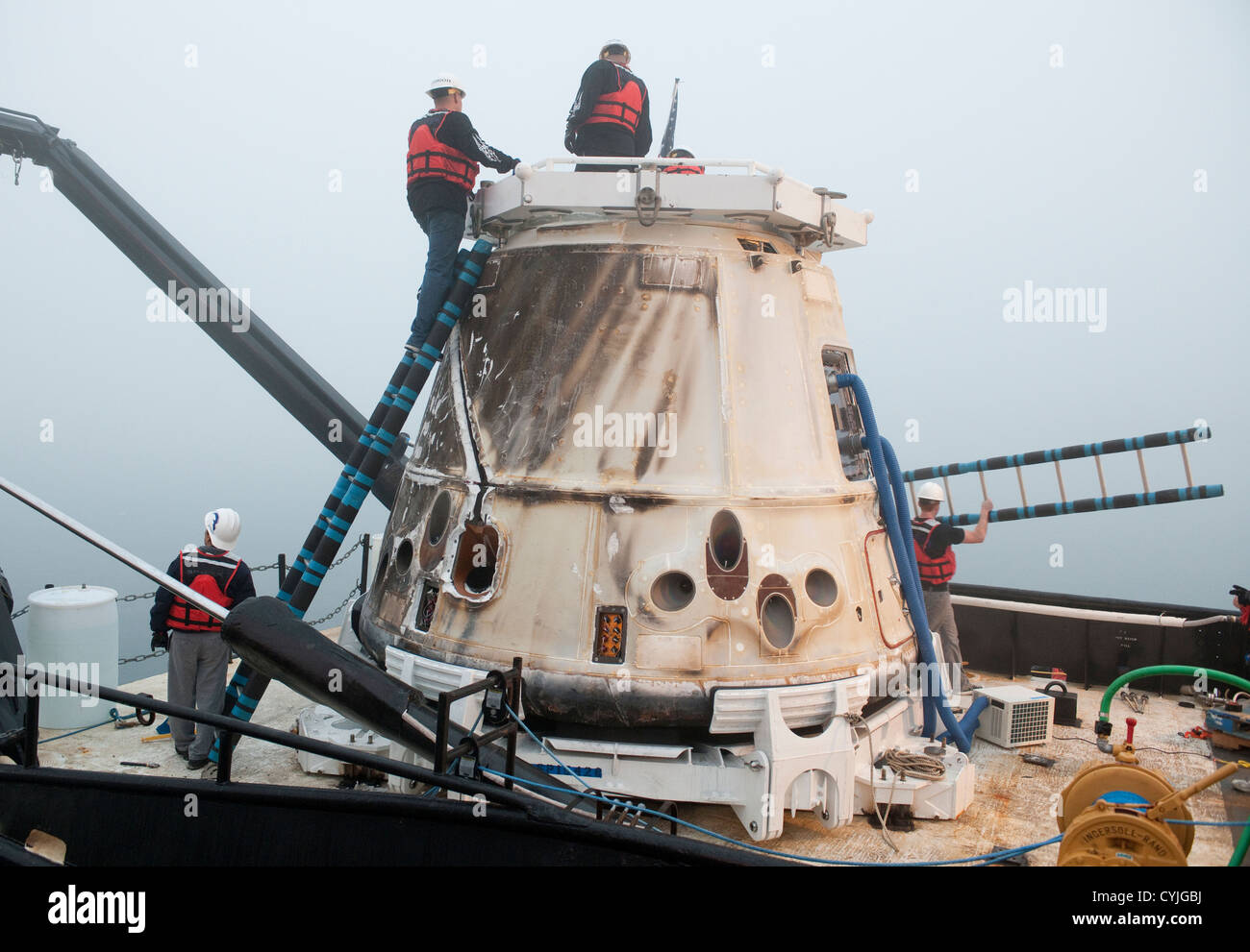 Capsule retrieval hi-res stock photography and images - Alamy