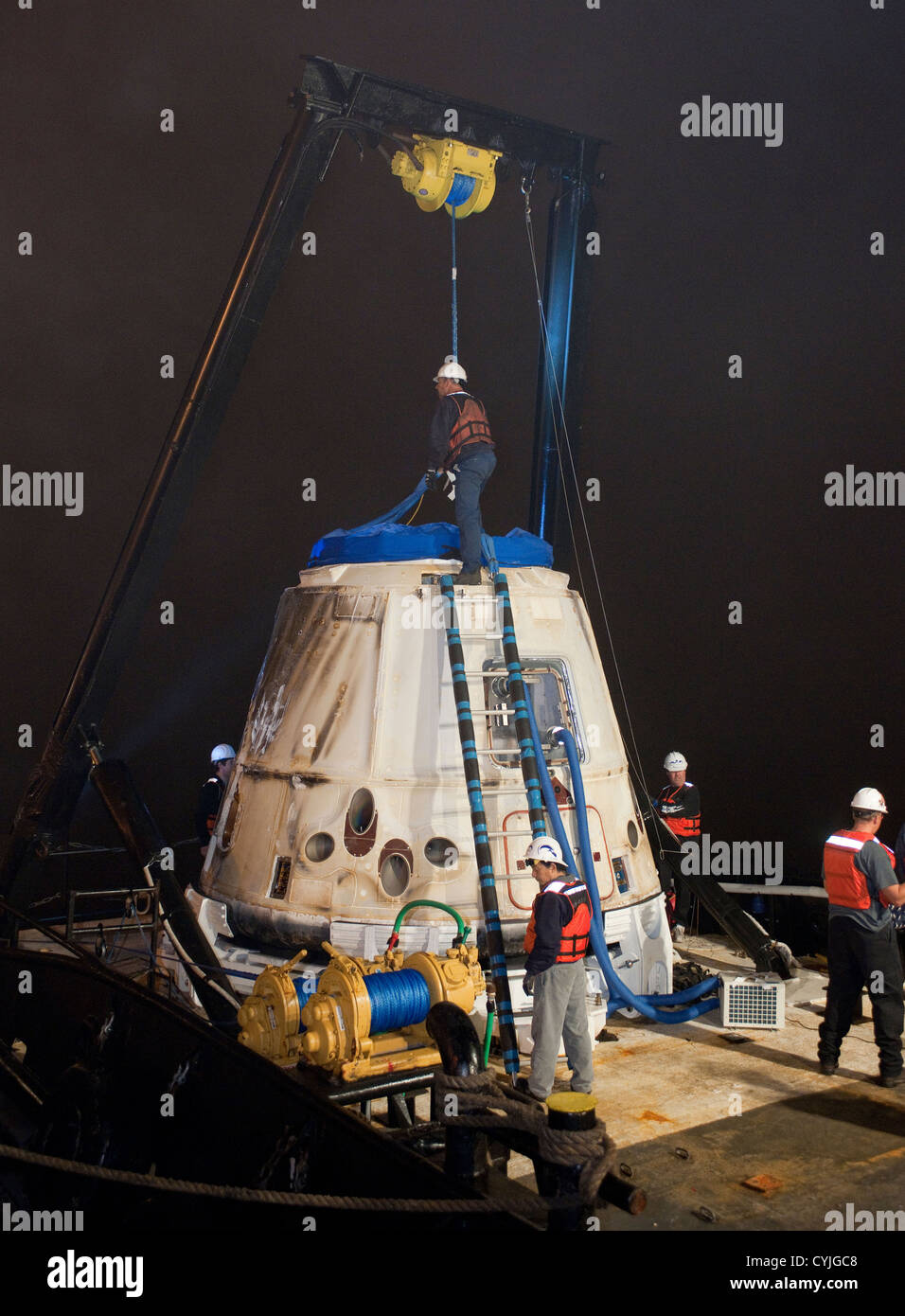 SpaceX Dragon capsule is retrieved from the Pacific Ocean after ...