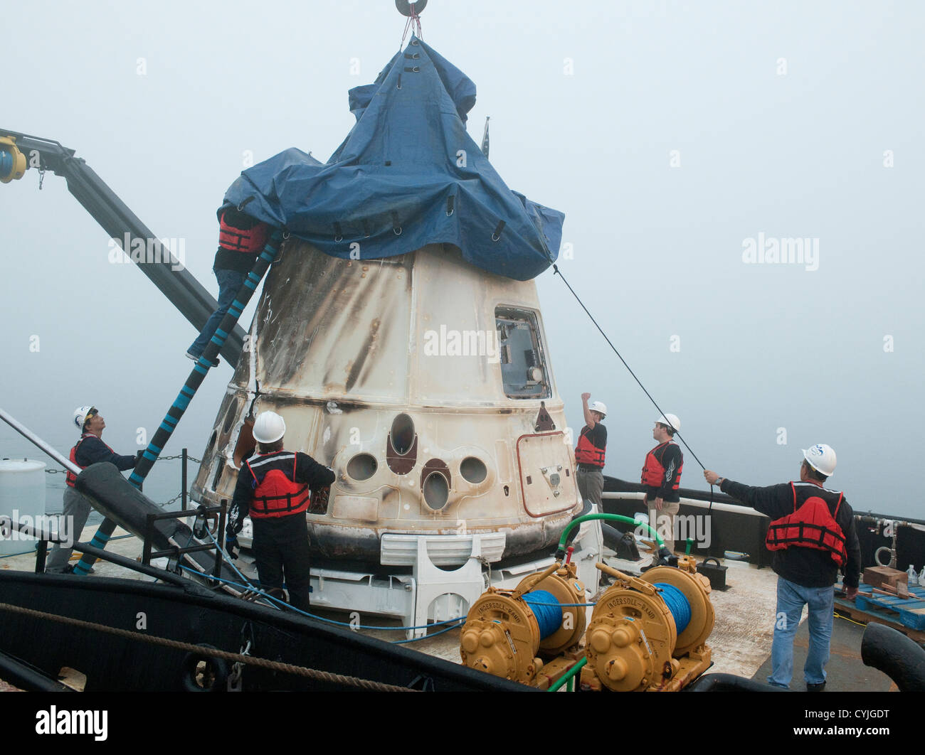SpaceX Dragon capsule is retrieved from the Pacific Ocean after ...