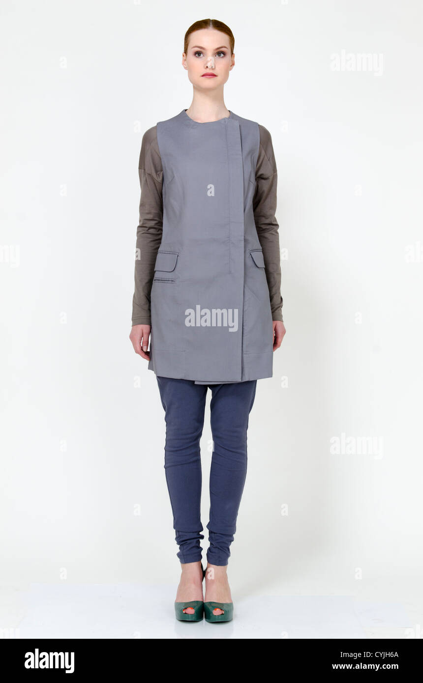 Full lenght fashion model portrait Stock Photo - Alamy