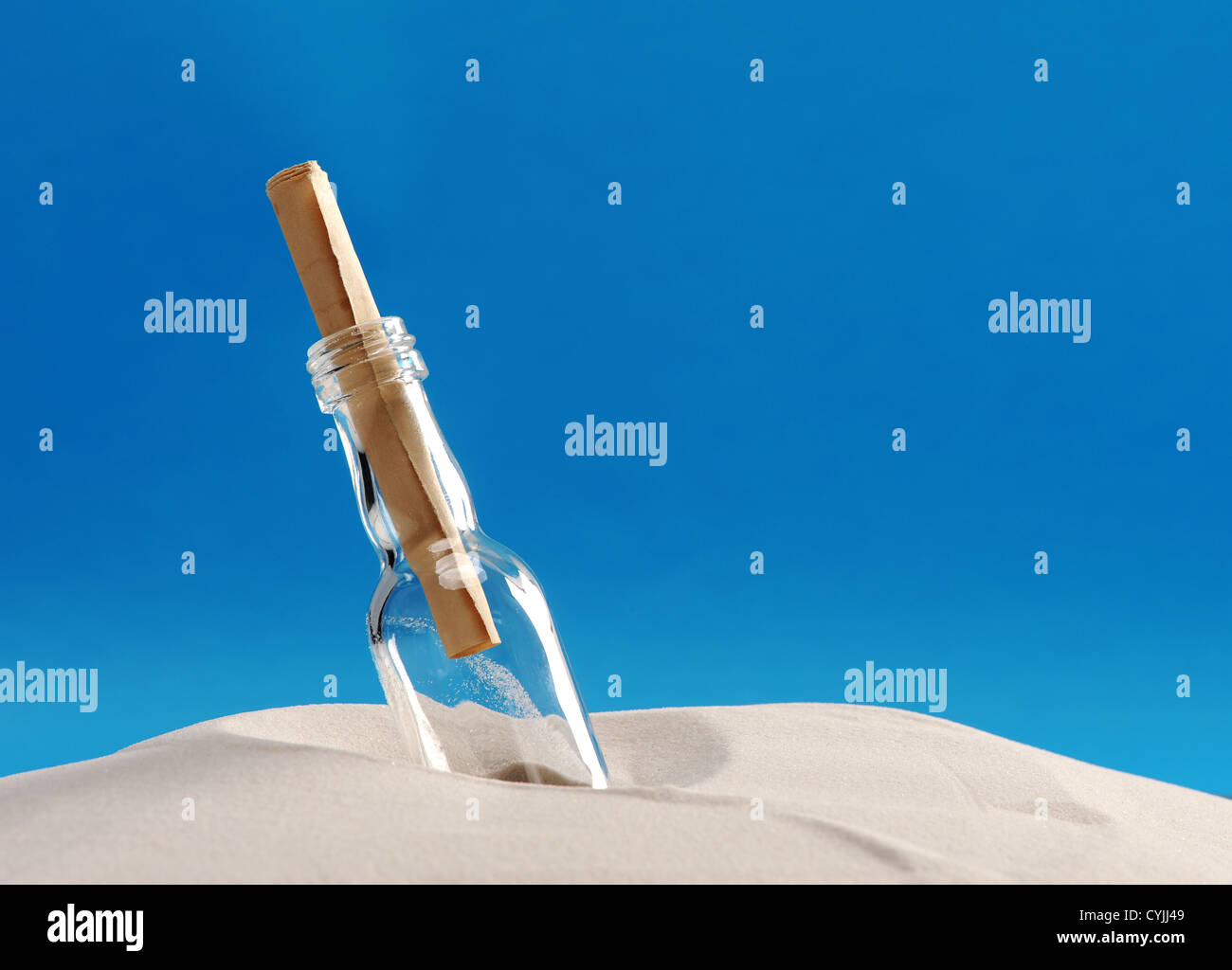 Message in a bottle map hi-res stock photography and images - Alamy