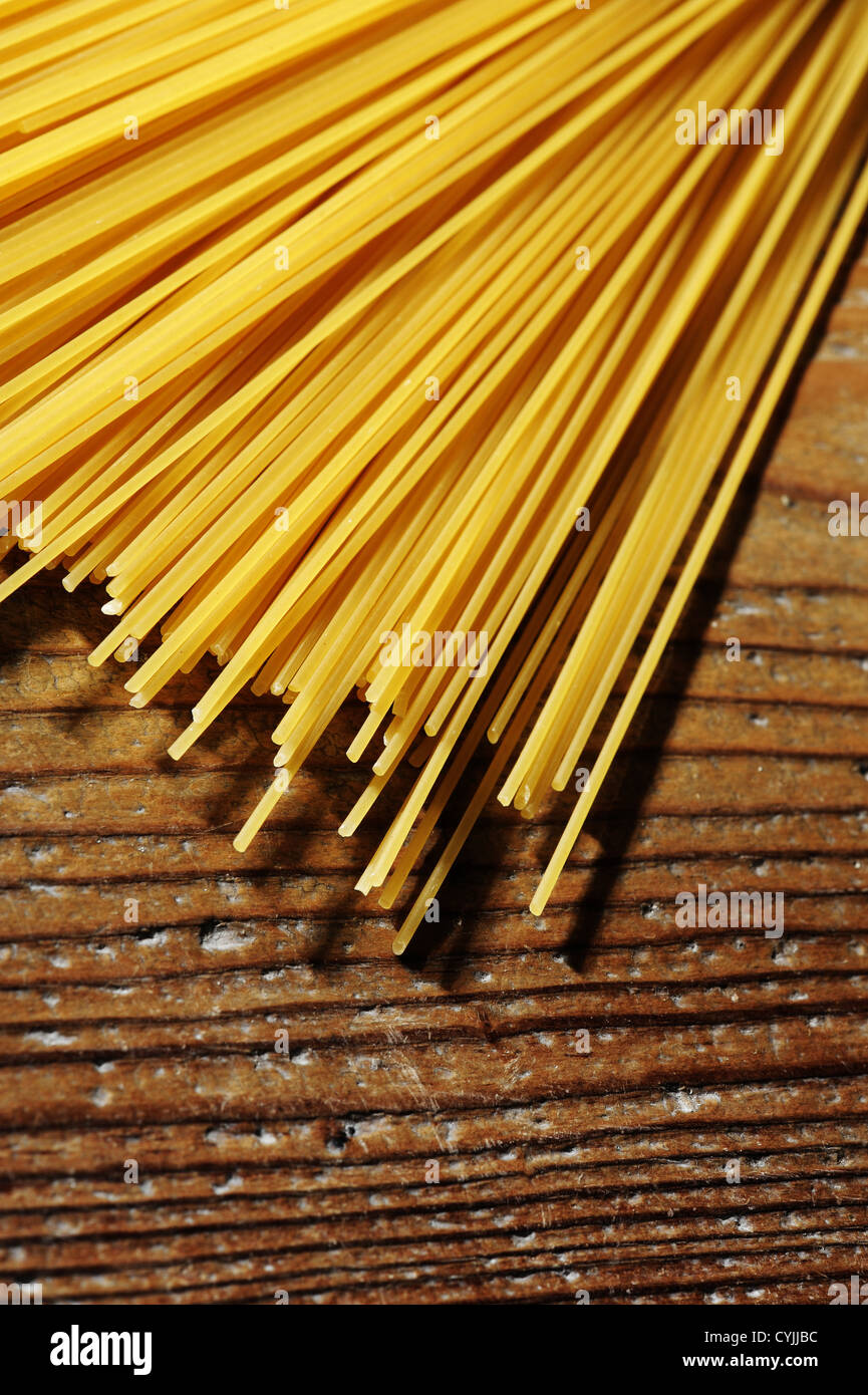 uncooked spaghetti noodles Italian pasta Stock Photo - Alamy
