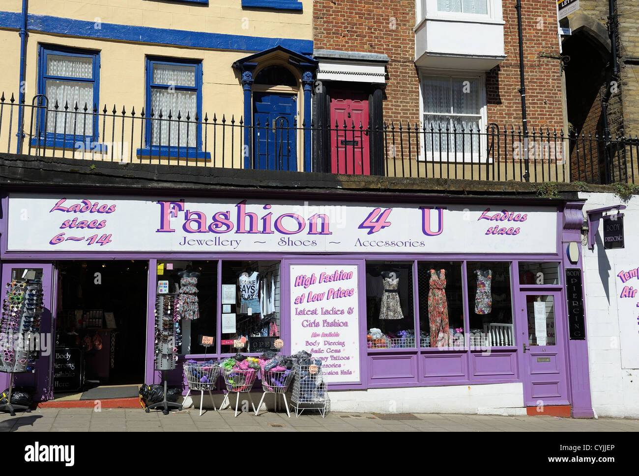 Discount shop england hi-res stock photography and images - Alamy