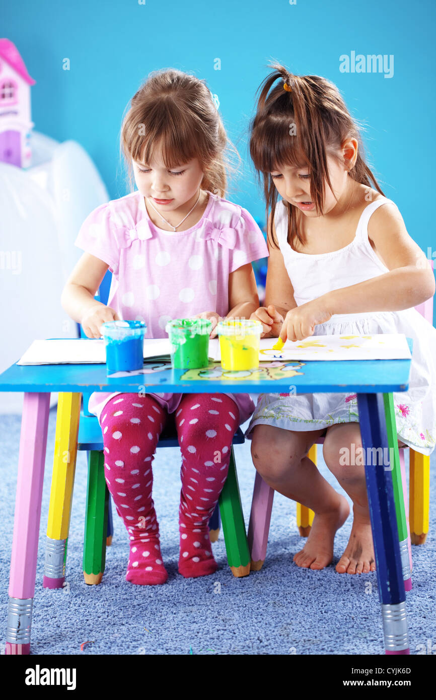 Two kids drawing kindergarten hi-res stock photography and images - Alamy