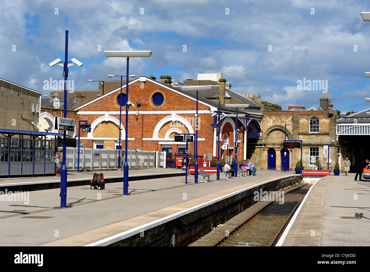 Scarborough railway station hi-res stock photography and images - Alamy