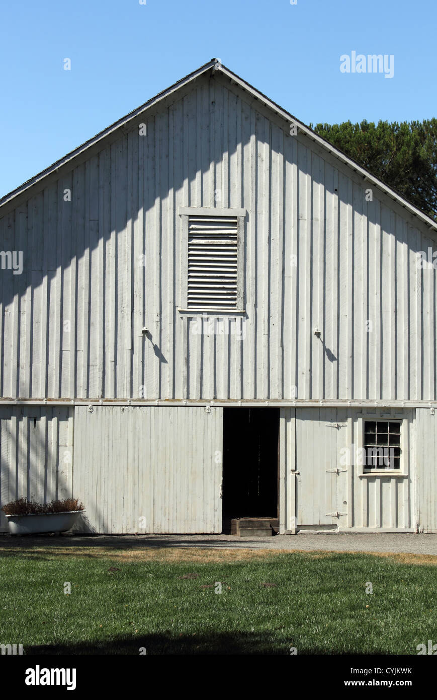 Gable end barn door hi-res stock photography and images - Alamy