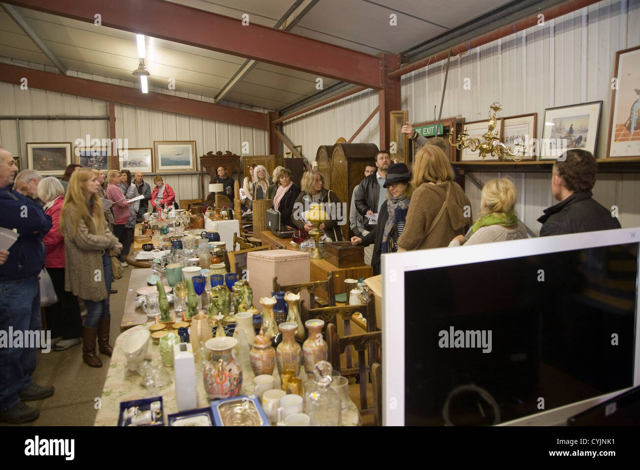 Auction rooms hi-res stock photography and images - Alamy