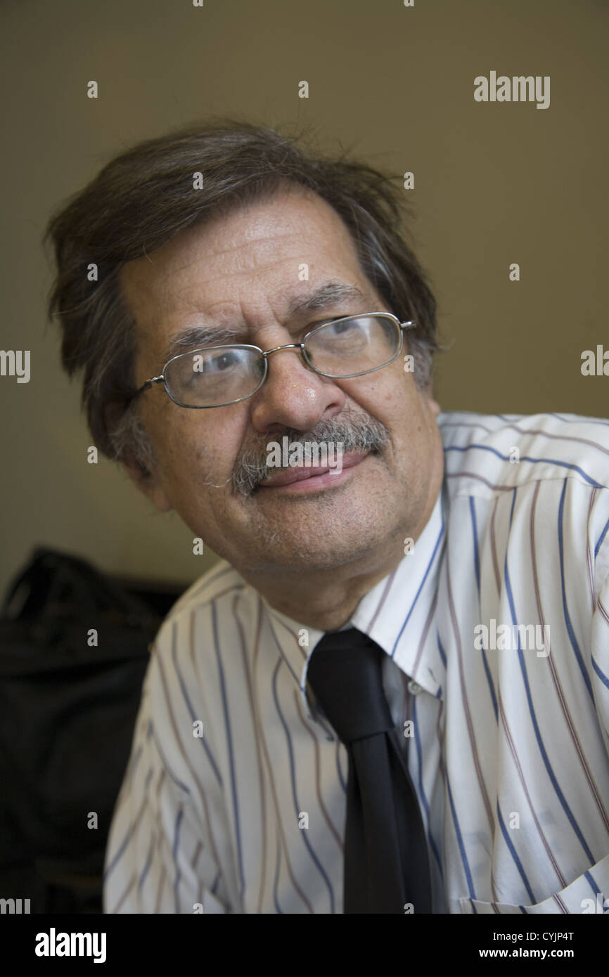 65 year old man in a cafe in midtown Manhattan Stock Photo - Alamy
