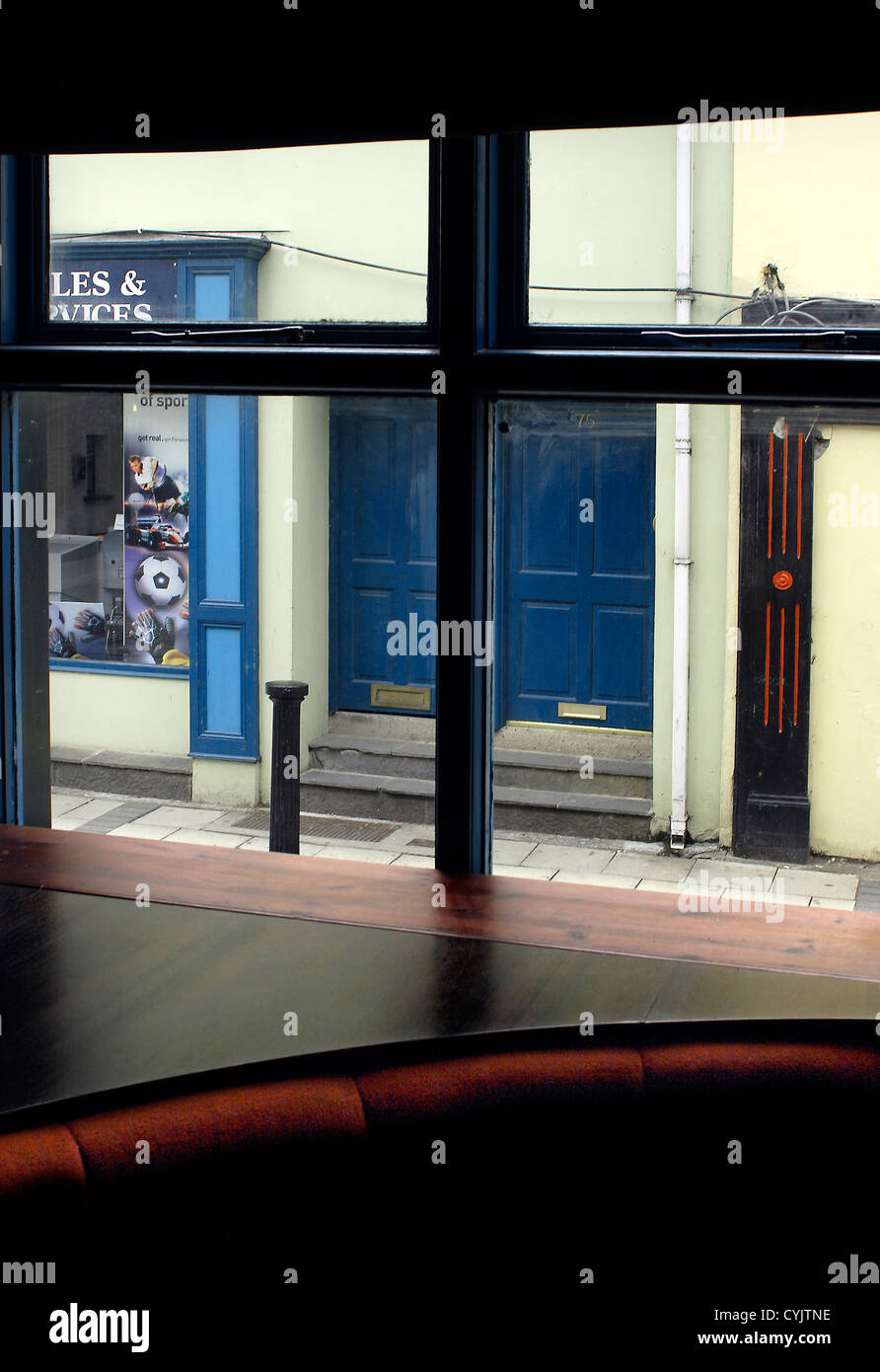 Ennis ireland pub hi-res stock photography and images - Alamy