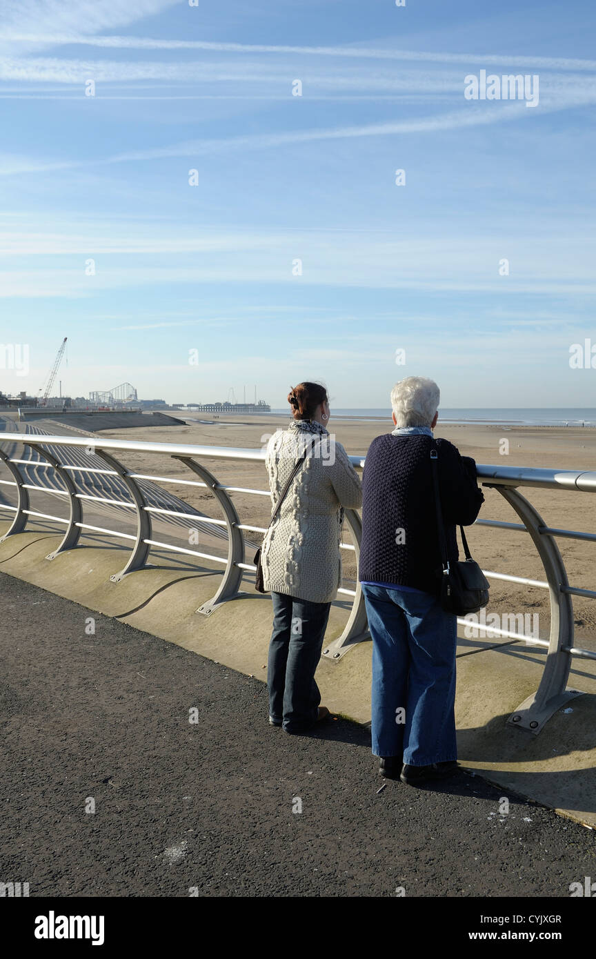 Blackpool sea people hi-res stock photography and images - Alamy