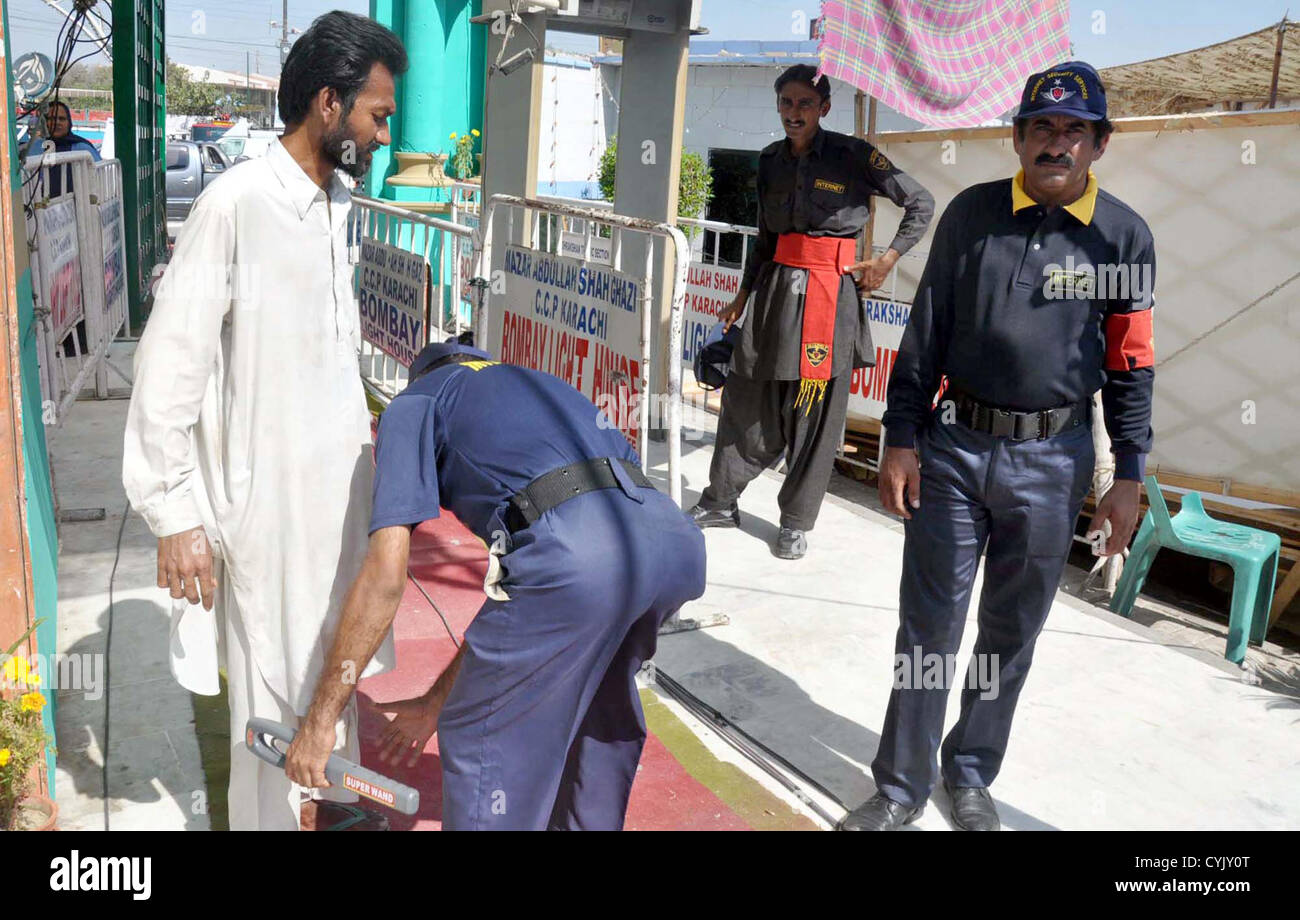 Security guard searches devotee of Hazrat Abdullah Shah Ghazi (R.A) who ...