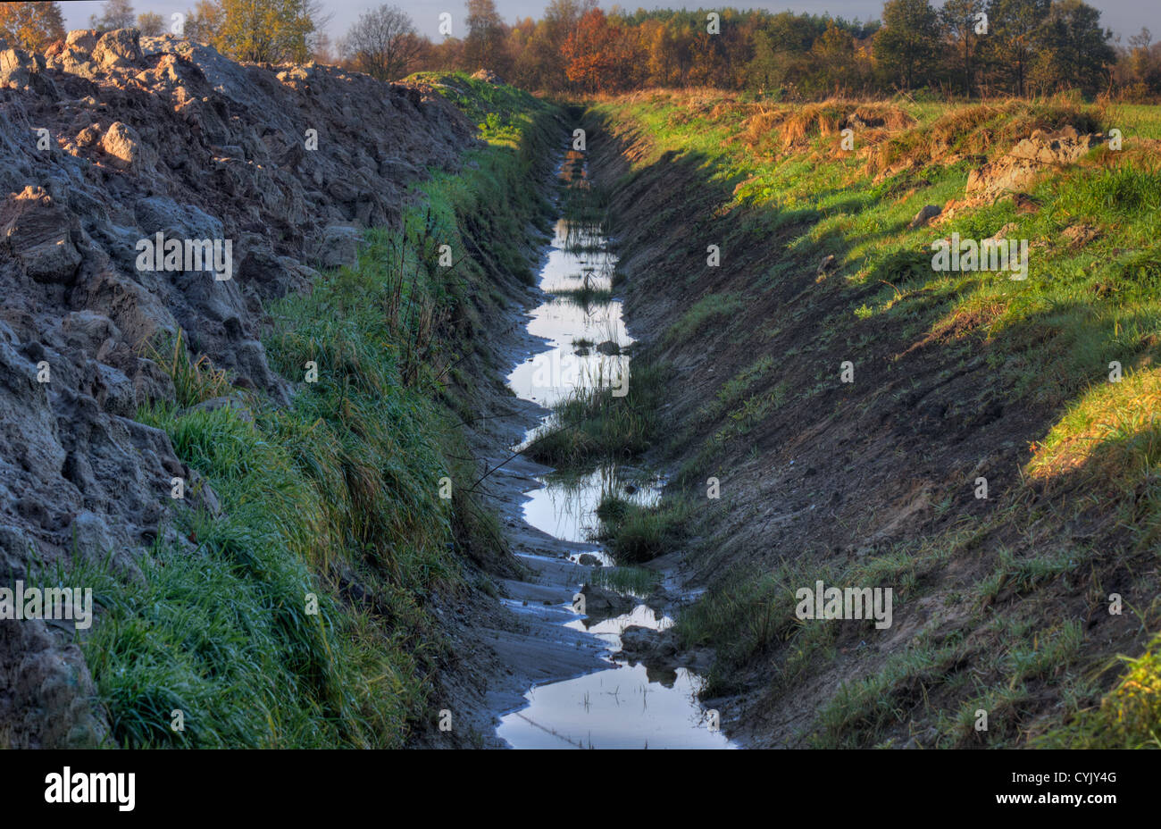 Digging ditch hi-res stock photography and images - Alamy