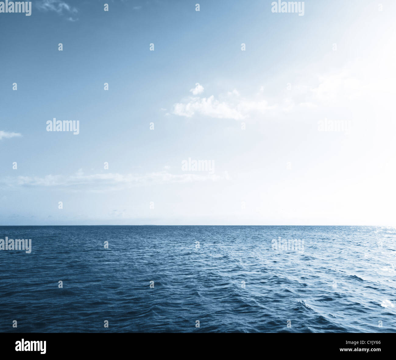 Sky and water scene hi-res stock photography and images - Alamy