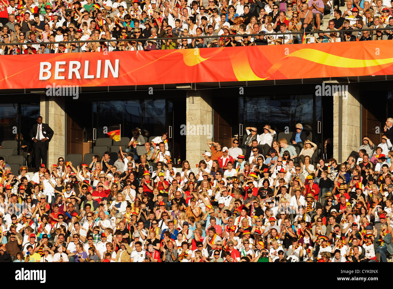 Spectators stadium hi-res stock photography and images - Alamy