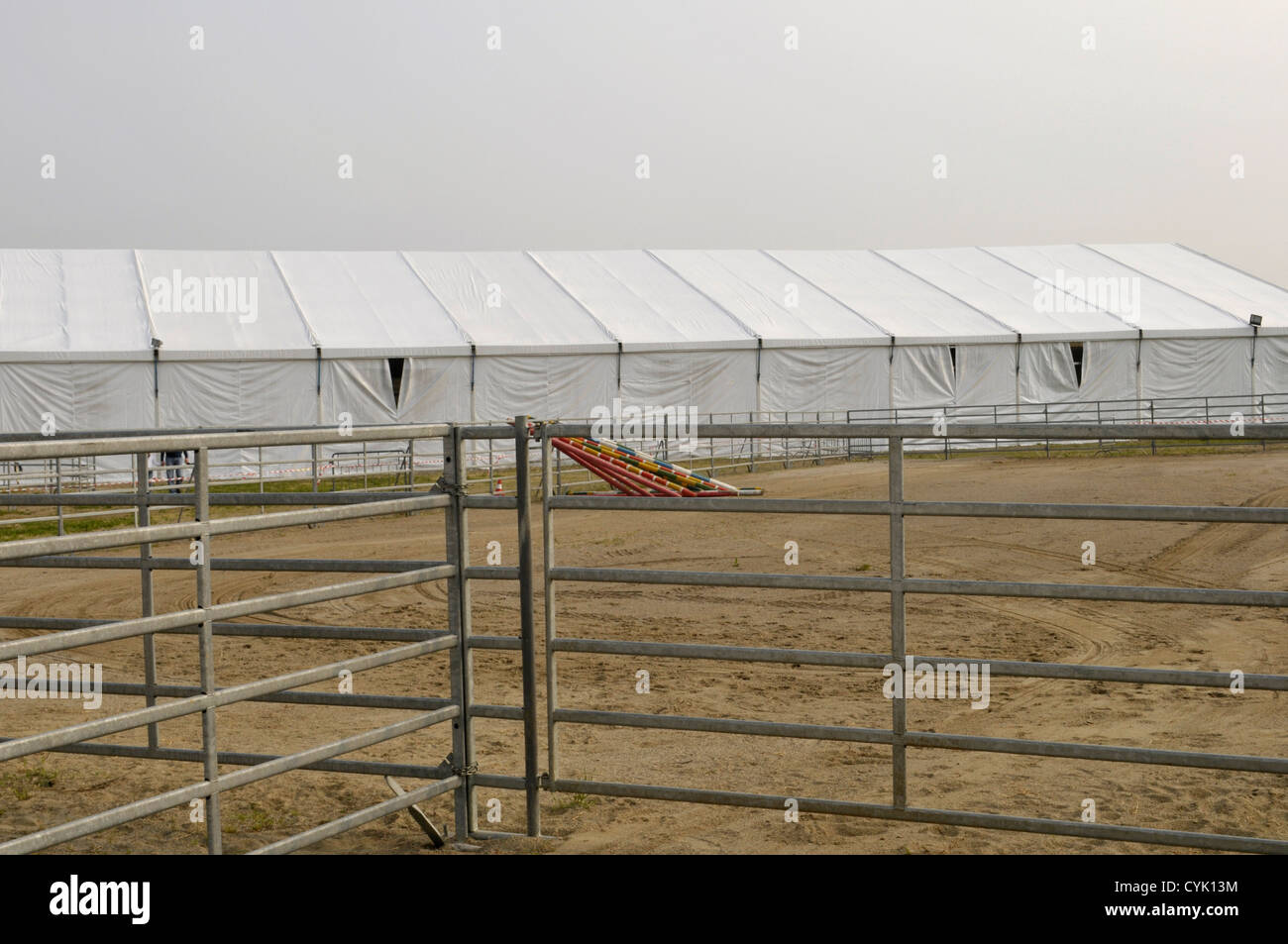 Pen metal gate hi-res stock photography and images - Alamy