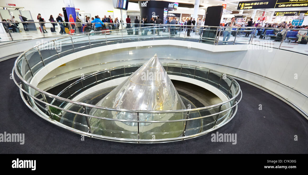 Slipstream water sculpture by William (Bill) Pye in north terminal ...