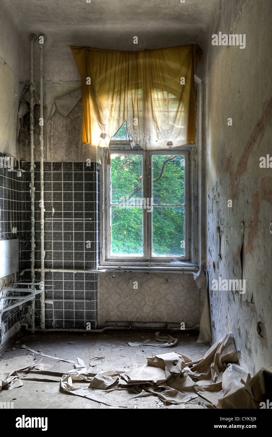 Demolished room hi-res stock photography and images - Alamy