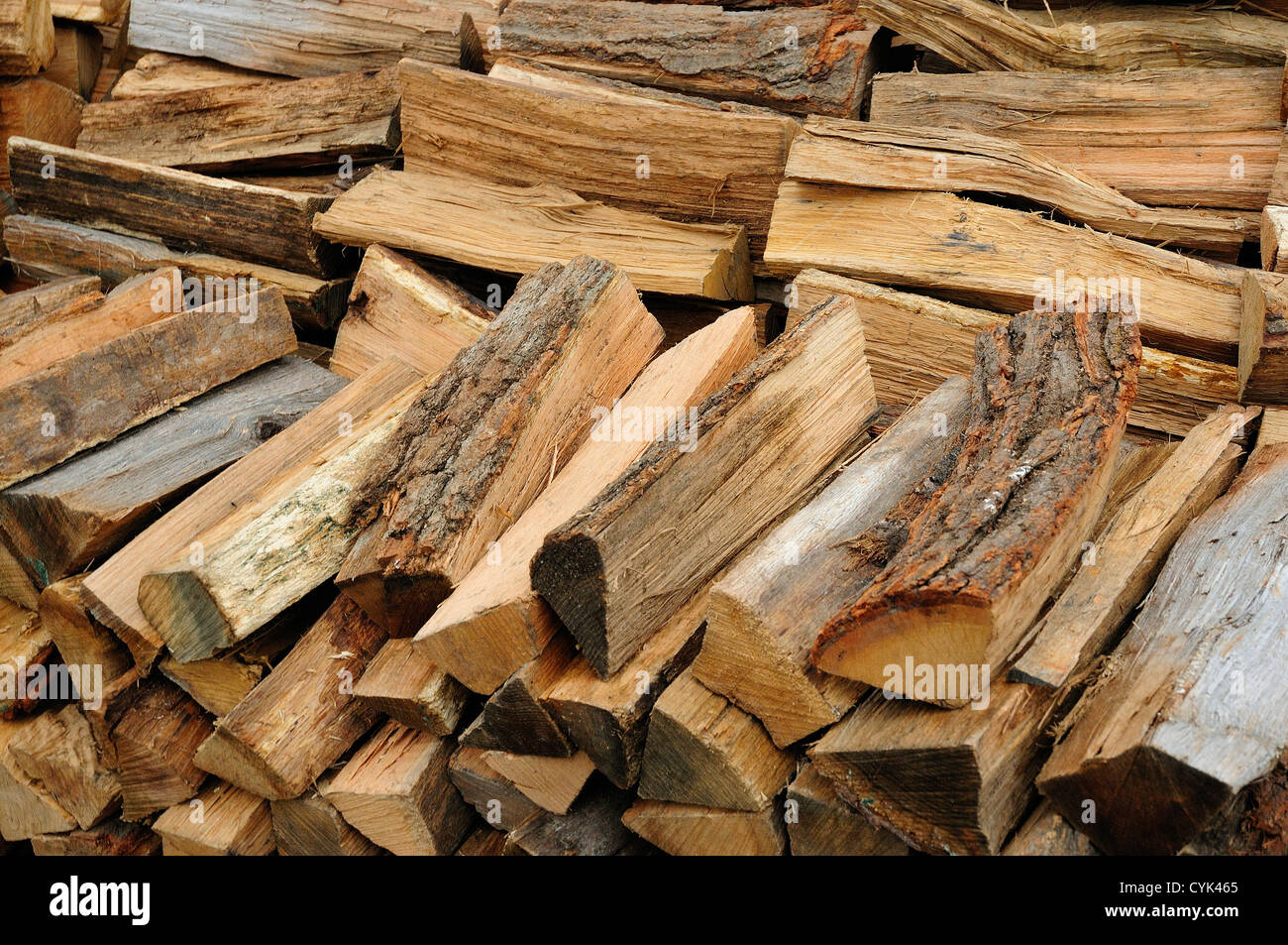 Oak firewood hi-res stock photography and images - Alamy