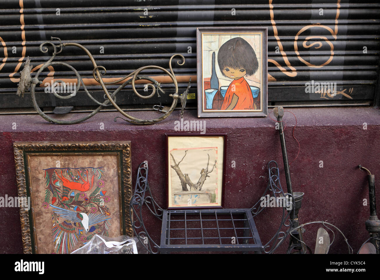 Bric brac market hi-res stock photography and images - Alamy