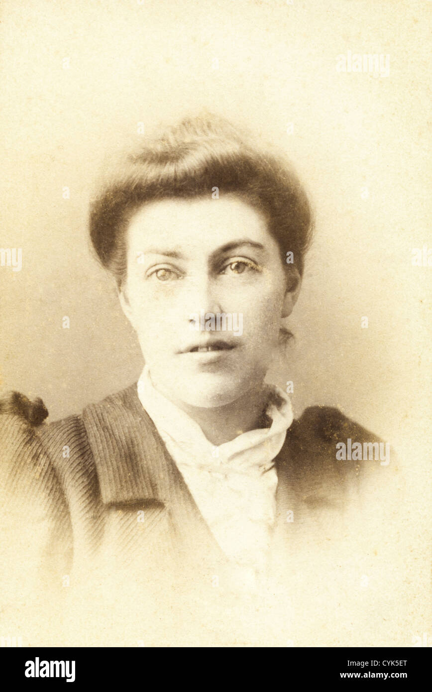 Victorian woman studio portrait circa 1890s by photographers Williams ...