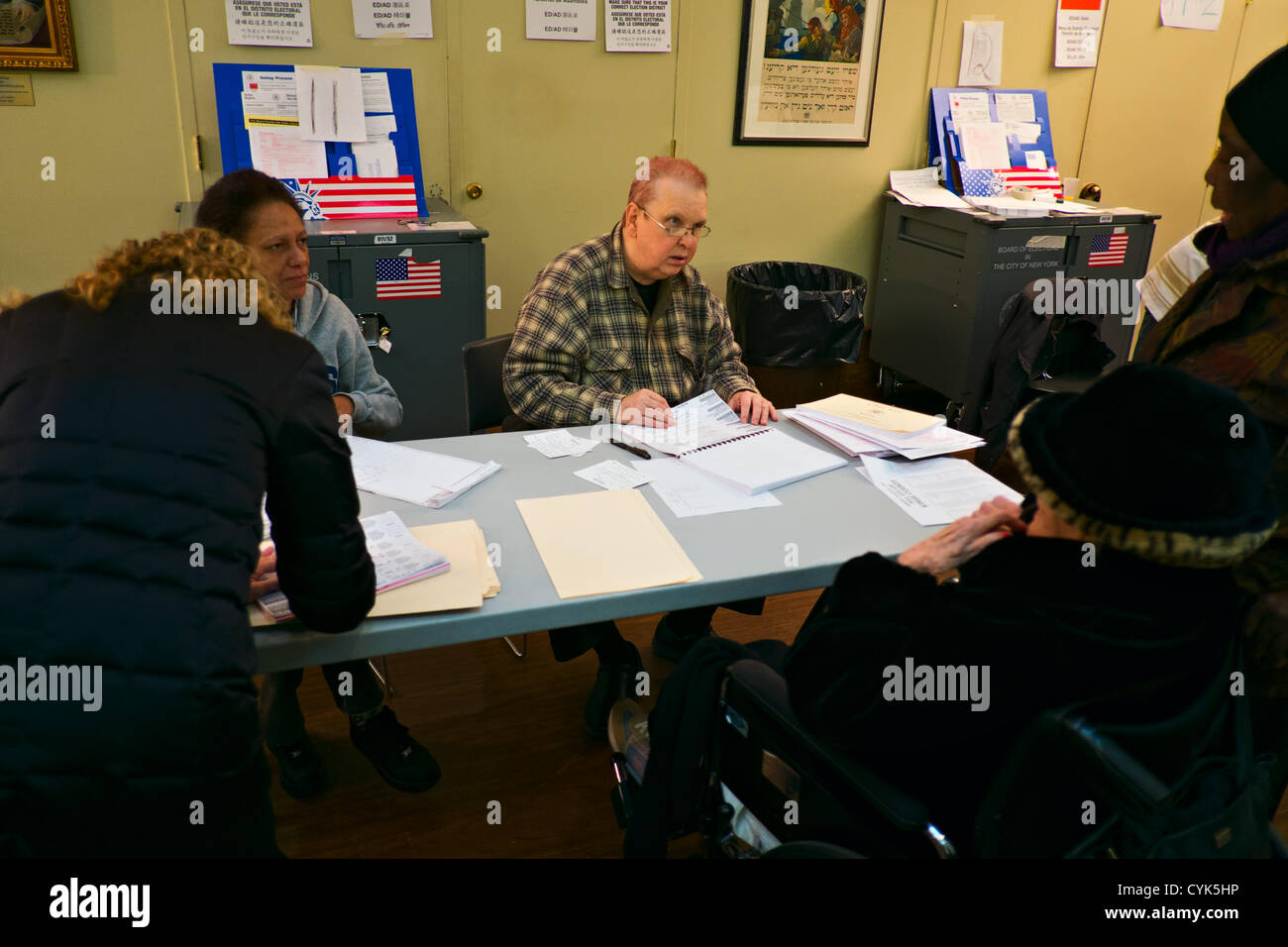 Queuing vote hi-res stock photography and images - Alamy