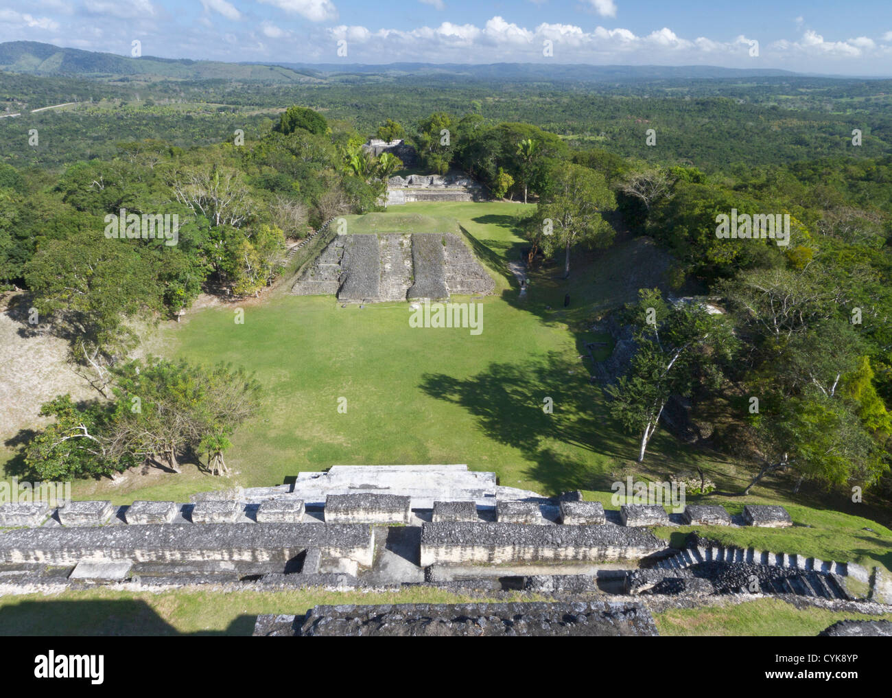 El castillo pyramid xunantunich caribbean hi-res stock photography and ...