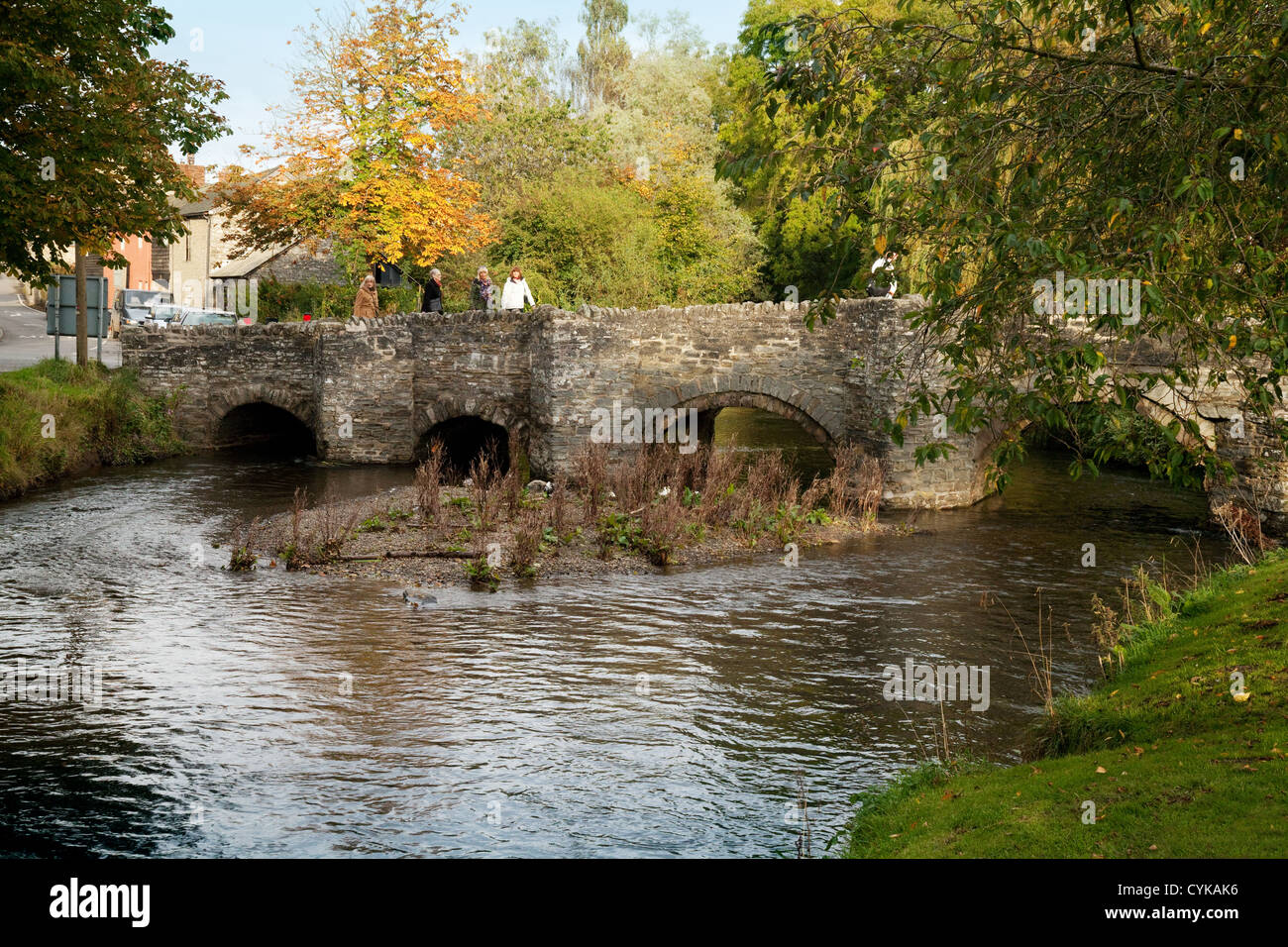 England medieval stone bridge hi-res stock photography and images - Alamy