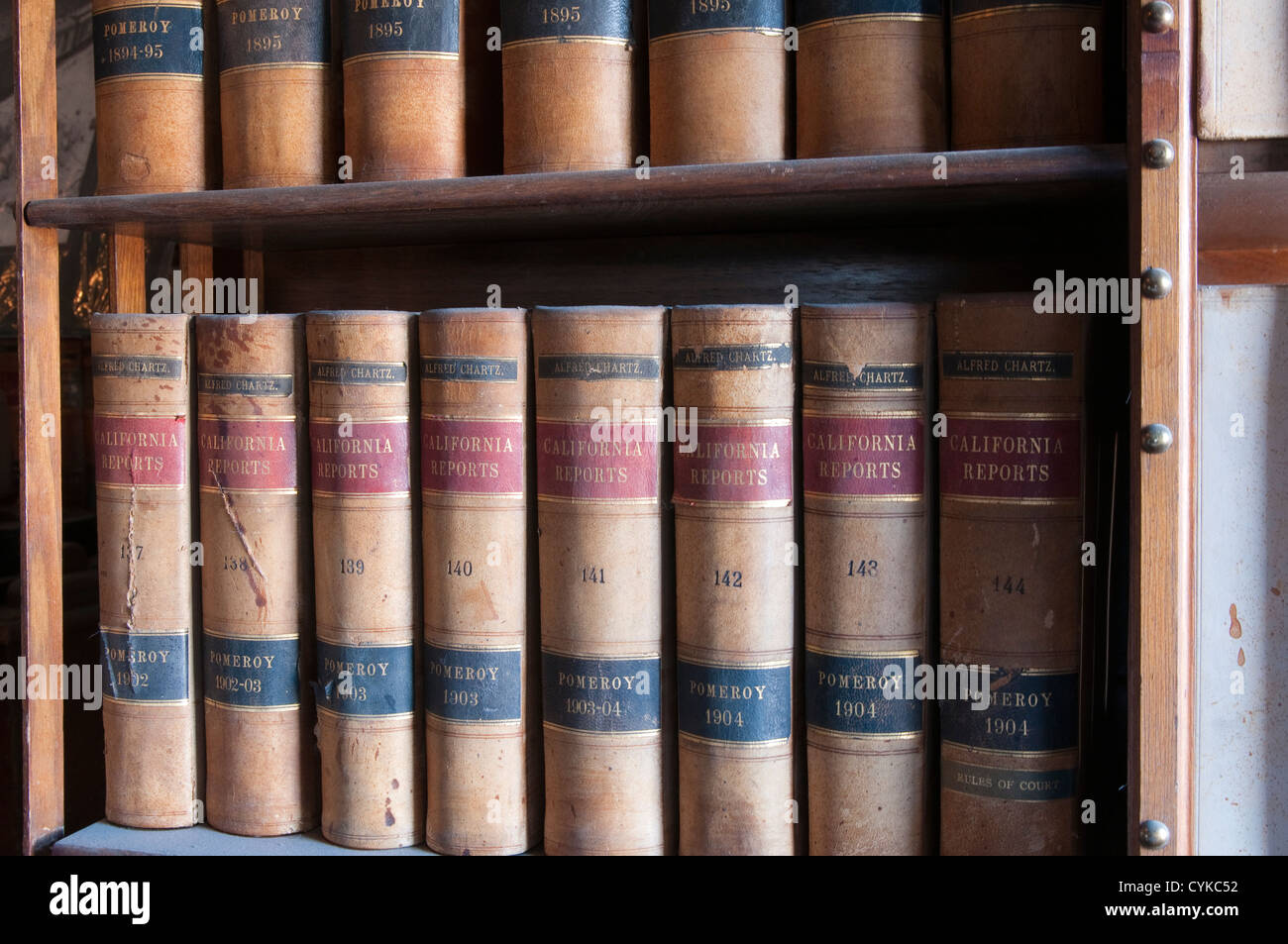 Old books library hi-res stock photography and images - Alamy