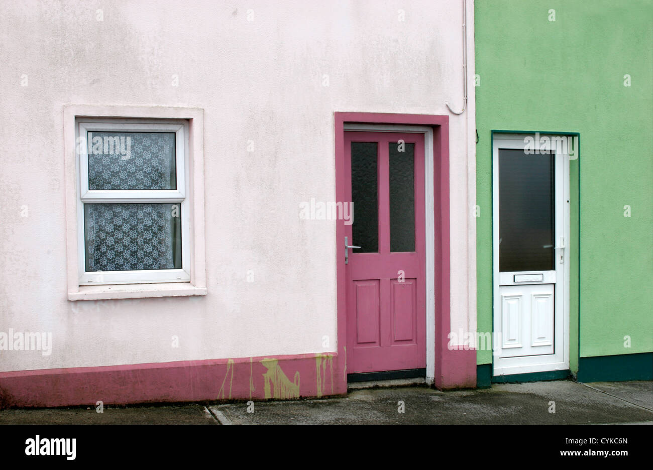 Colorful houses in the village of roundstone hi-res stock photography ...