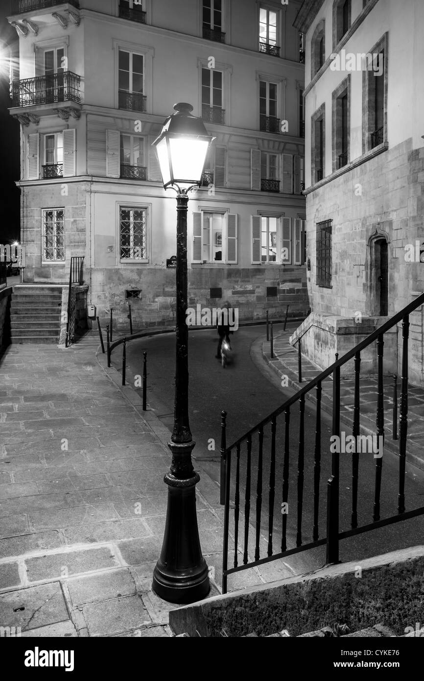 Paris street night hi-res stock photography and images - Alamy