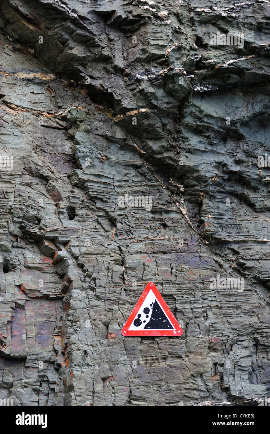 Falling rocks sign hi-res stock photography and images - Alamy
