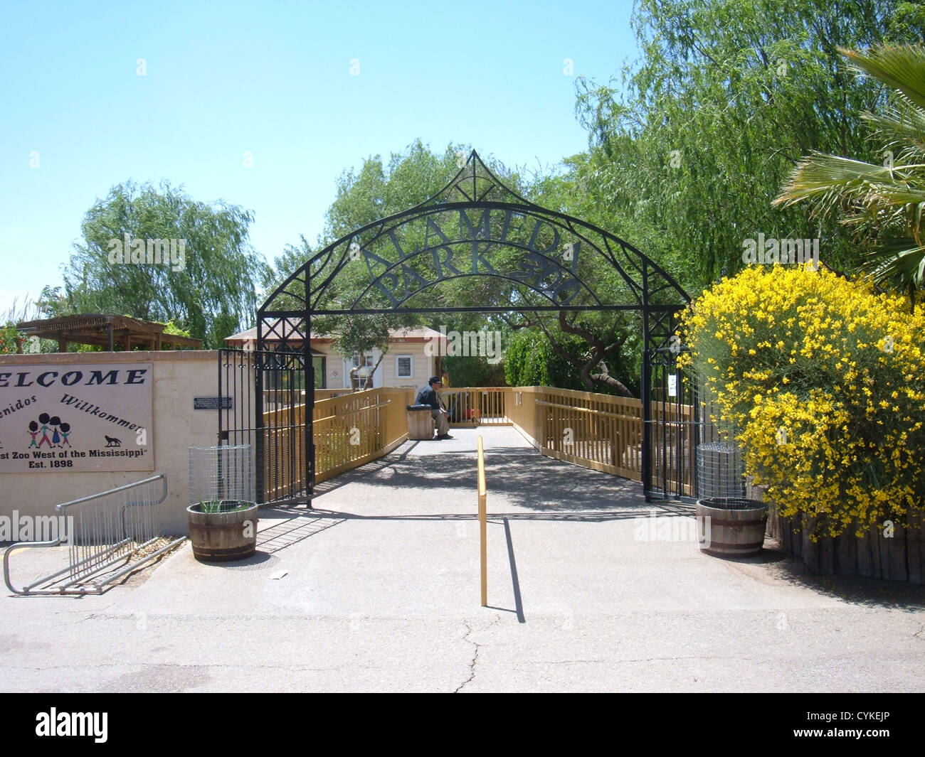 entrance of Alameda Park Zoo in Alamogordo, New Mexico, showing the ...