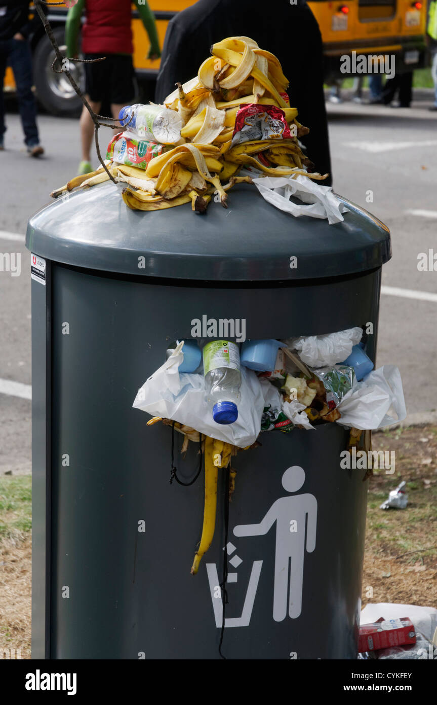 Overflowing trash can hi-res stock photography and images - Alamy