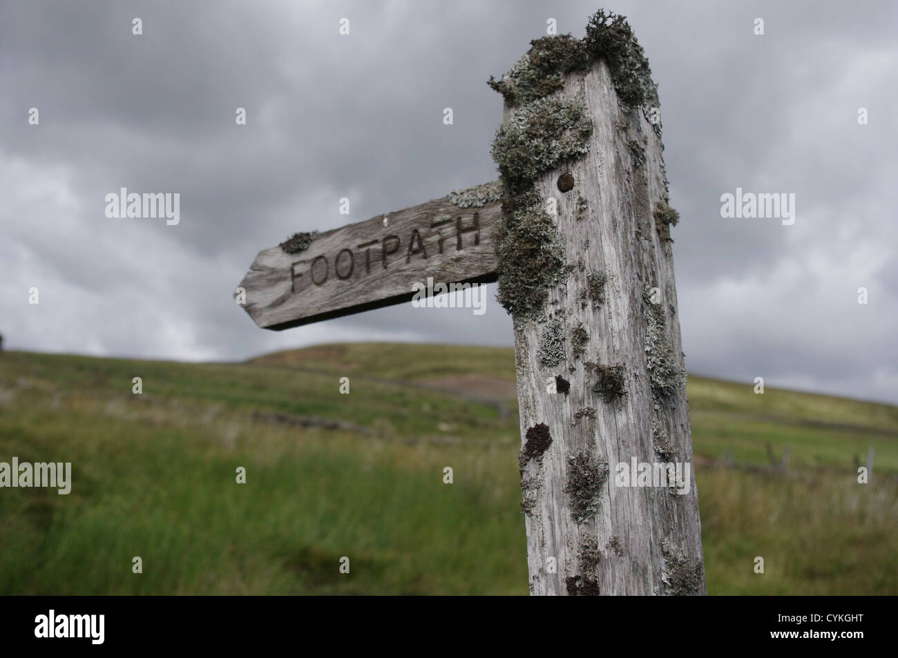 Footpath signpost hi-res stock photography and images - Alamy
