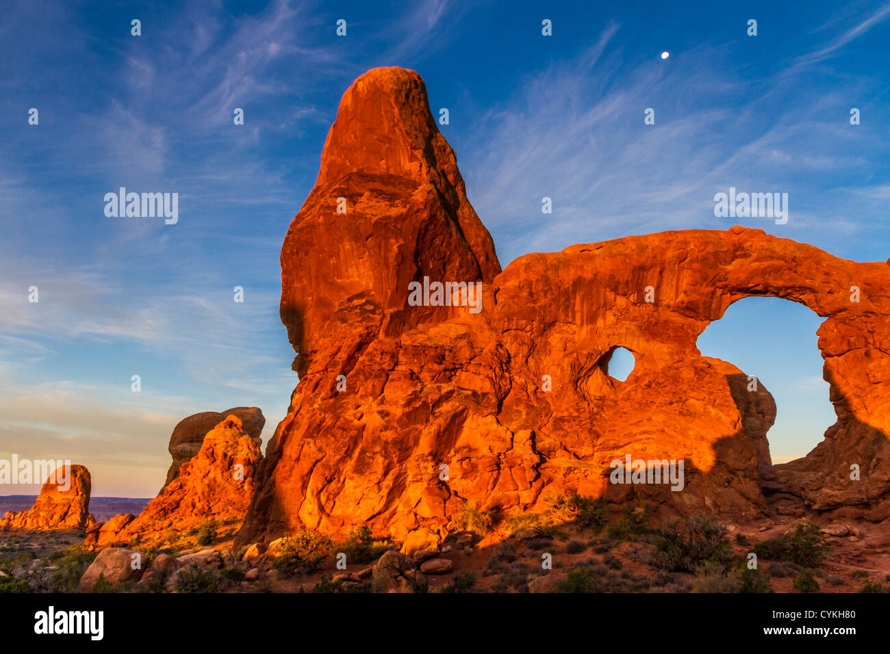 Turret Arch at sunrise in Arches National Park in Utah Stock Photo - Alamy