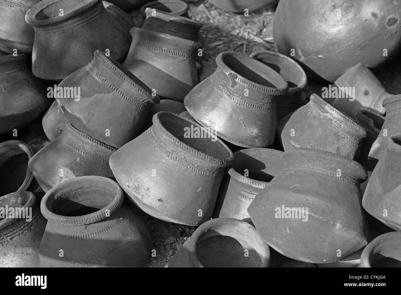 Mud pots at marketplace for sell Stock Photo - Alamy