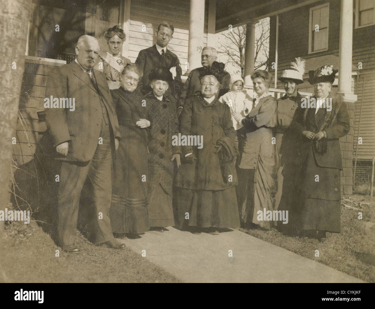 Family Photograph 1900 High Resolution Stock Photography and Images - Alamy