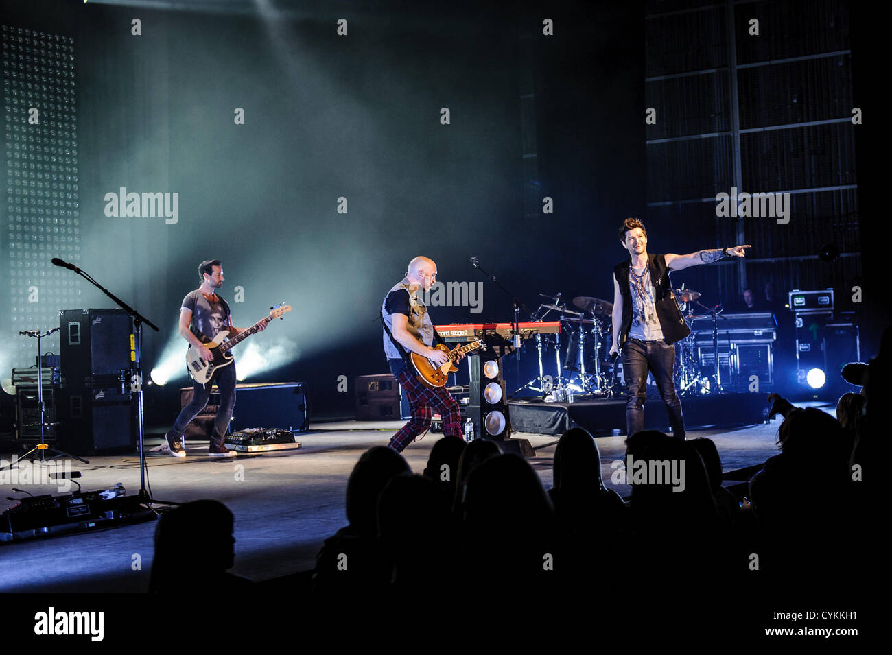 Nov. 6, 2012 - Toronto, Ontario, Canada - Guitarist MARK SHEERAN and ...