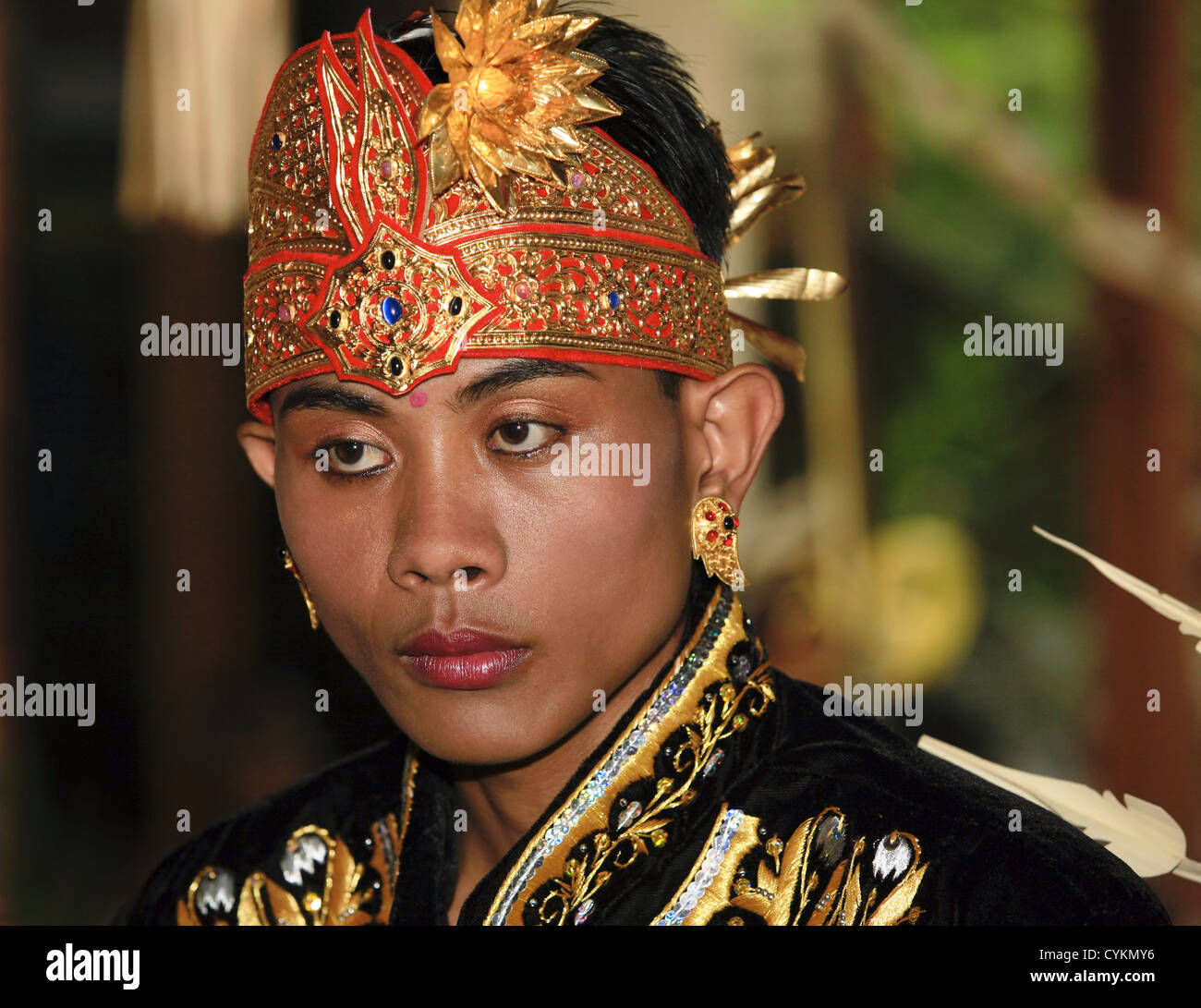 Asian groom in suit hi-res stock photography and images - Alamy