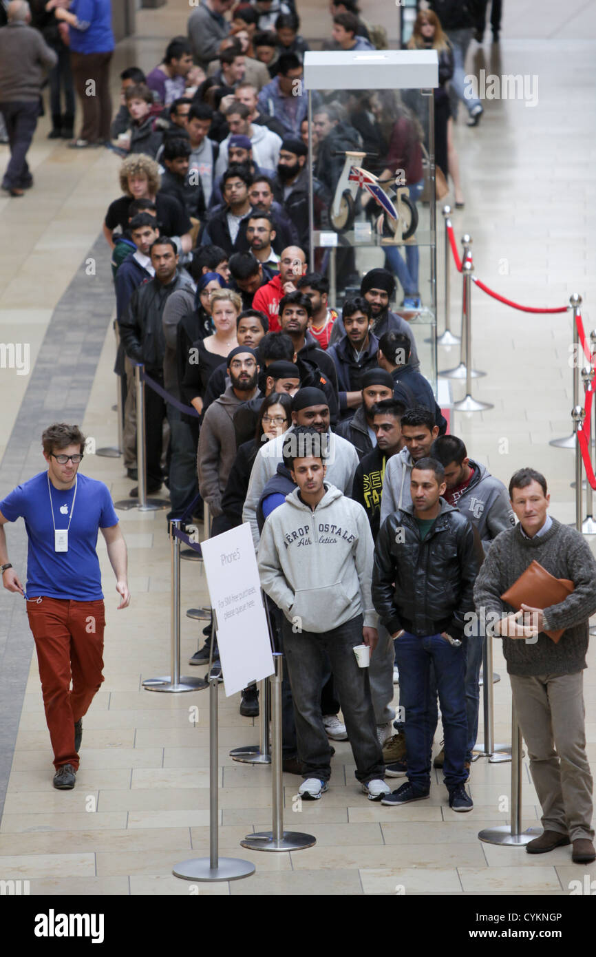 Mobile mobile phone shop cambridge hi-res stock photography and images ...