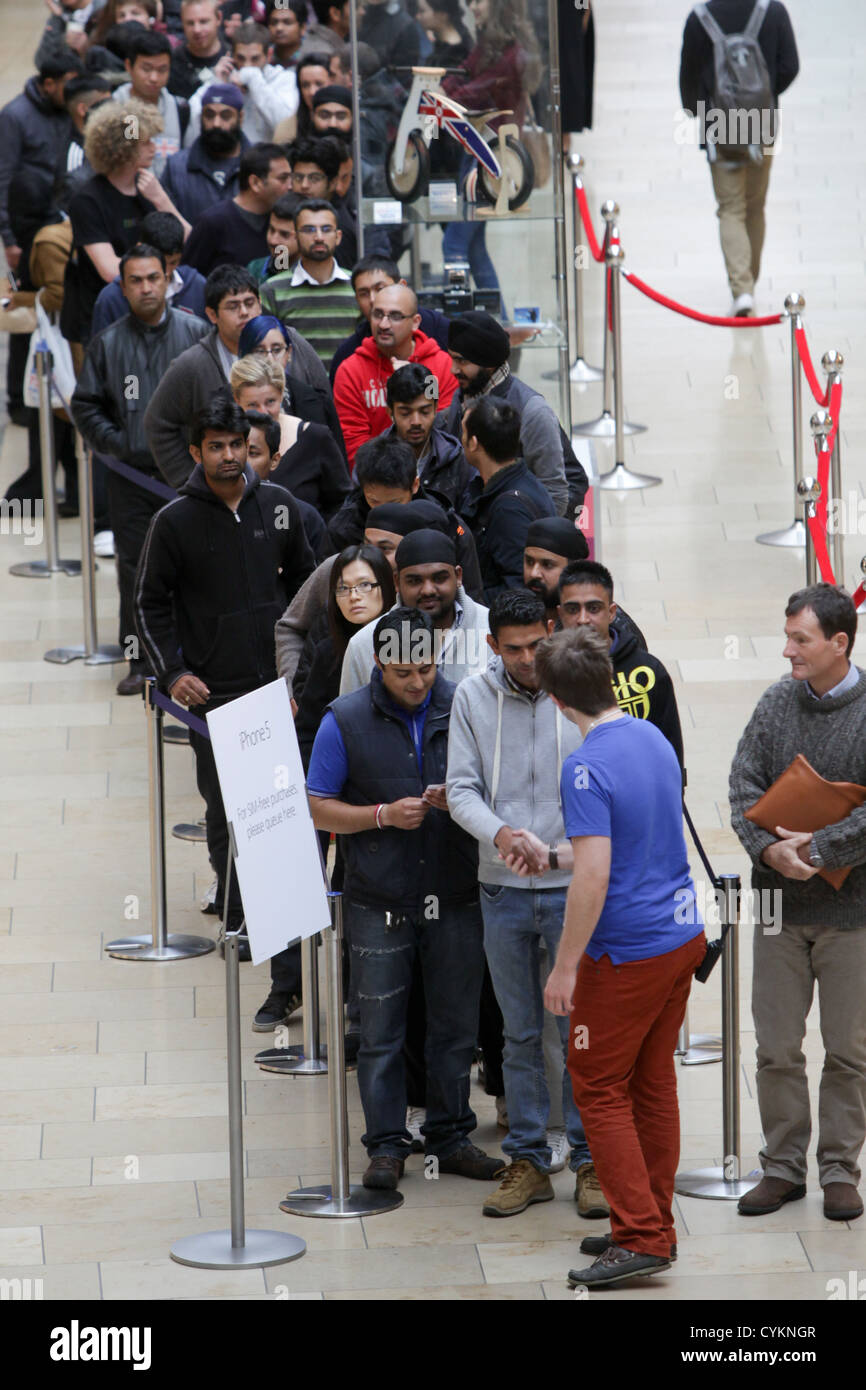 Mobile mobile phone shop cambridge hi-res stock photography and images ...